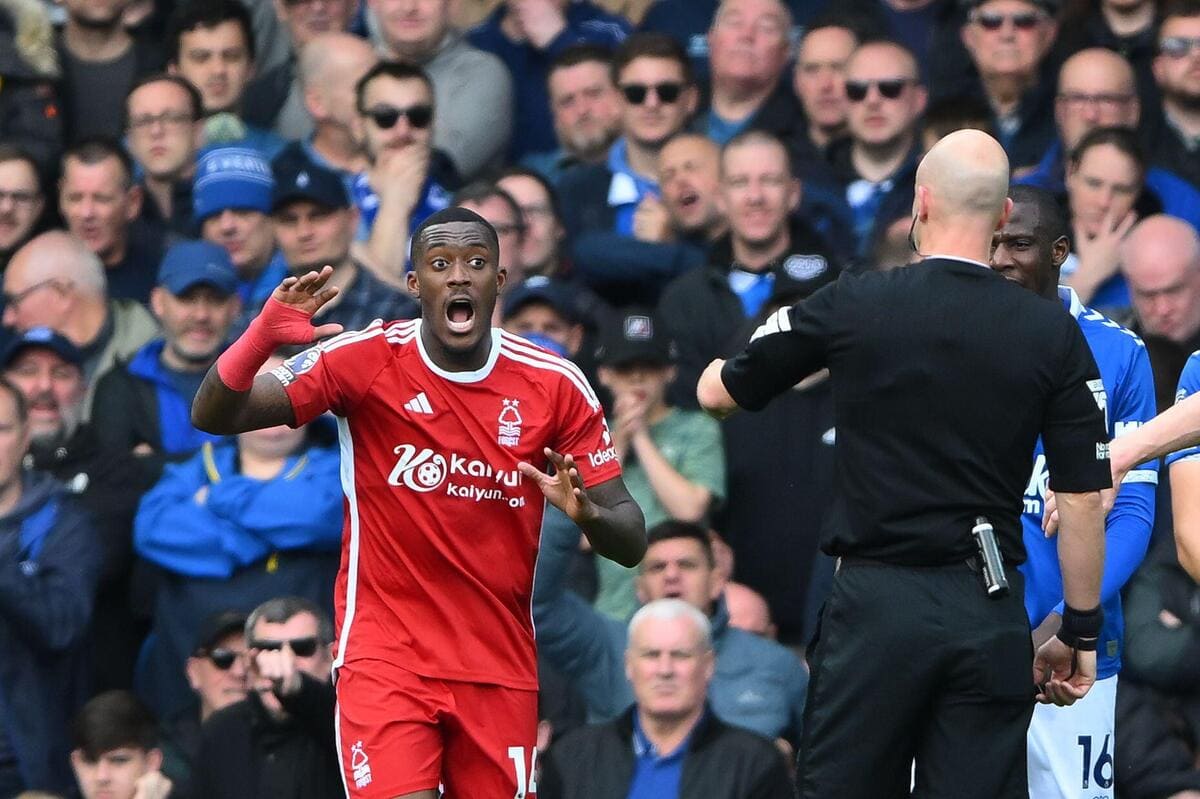 Nottingham Forest multado por comentários do VAR - Fora da Linha